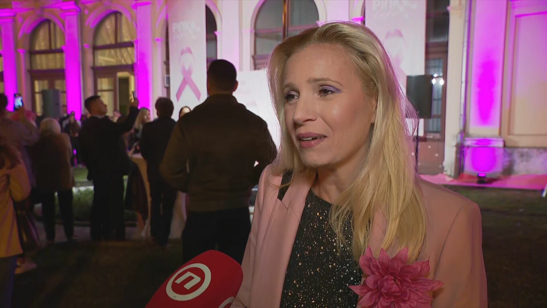 Pročelje važne zgrade svijetli ružičastom bojom: Evo zašto