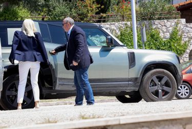 Keruma ispred zatvora dočekala supruga Fani, nije se činilo da je ...