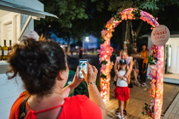 Idemo u Pulu: Omiljeni vinski festival vraća se u Titov park