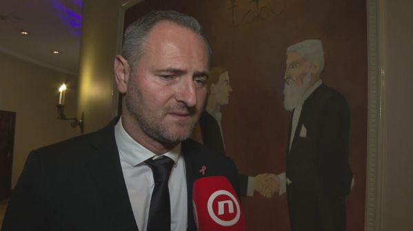 Naš bivši Vatreni viđen je u šetnji sa svojim najmilijima, njegovu ...