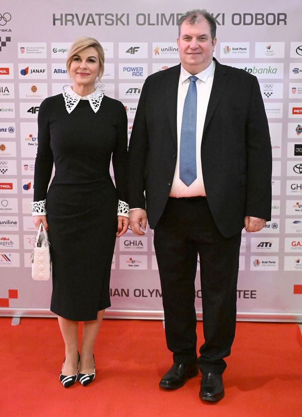 Kolinda Grabar-Kitarović javila se uoči utakmice Vatrenih iz daleke ...