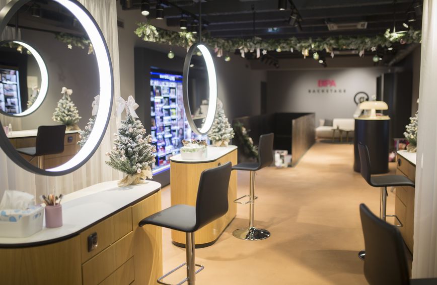 Osvoji besplatno šminkanje za sebe i prijateljicu u BIPA Backstageu