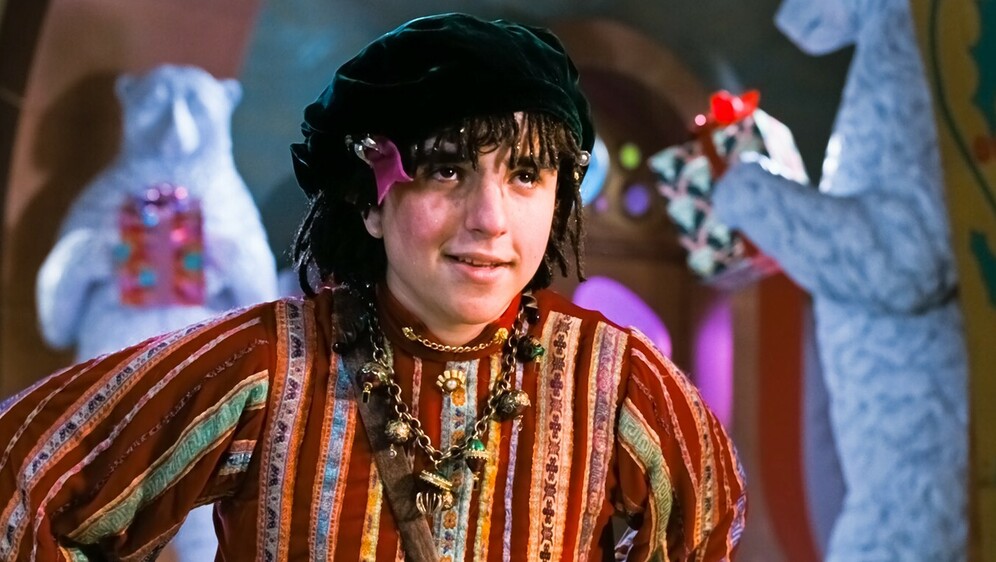 Sjećate se dječaka iz "Čudesnog Božića"? Izgleda neprepoznatljivo 31 ...