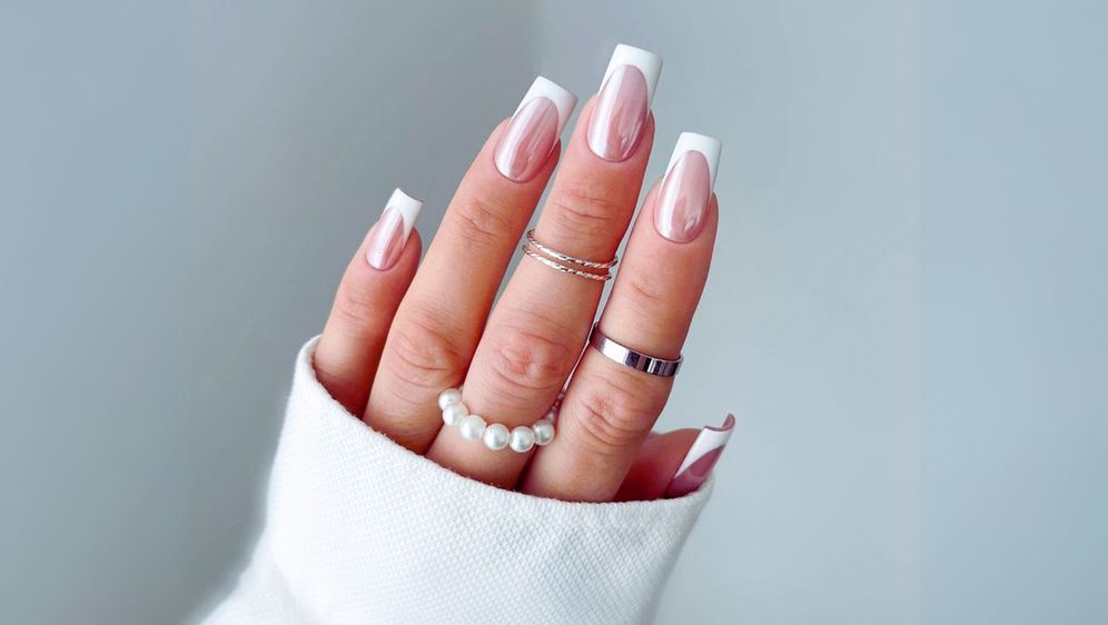 Ova verzija francuske manikure naglašava ten više nego ijedna druga, a ...
