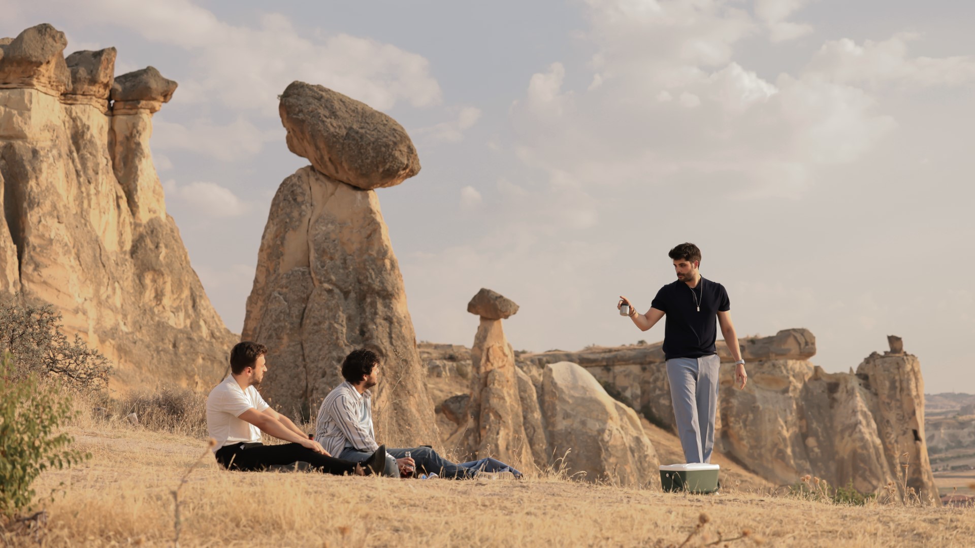 Pogledajte što vas očekuje u novoj seriji "Pod istim nebom"!