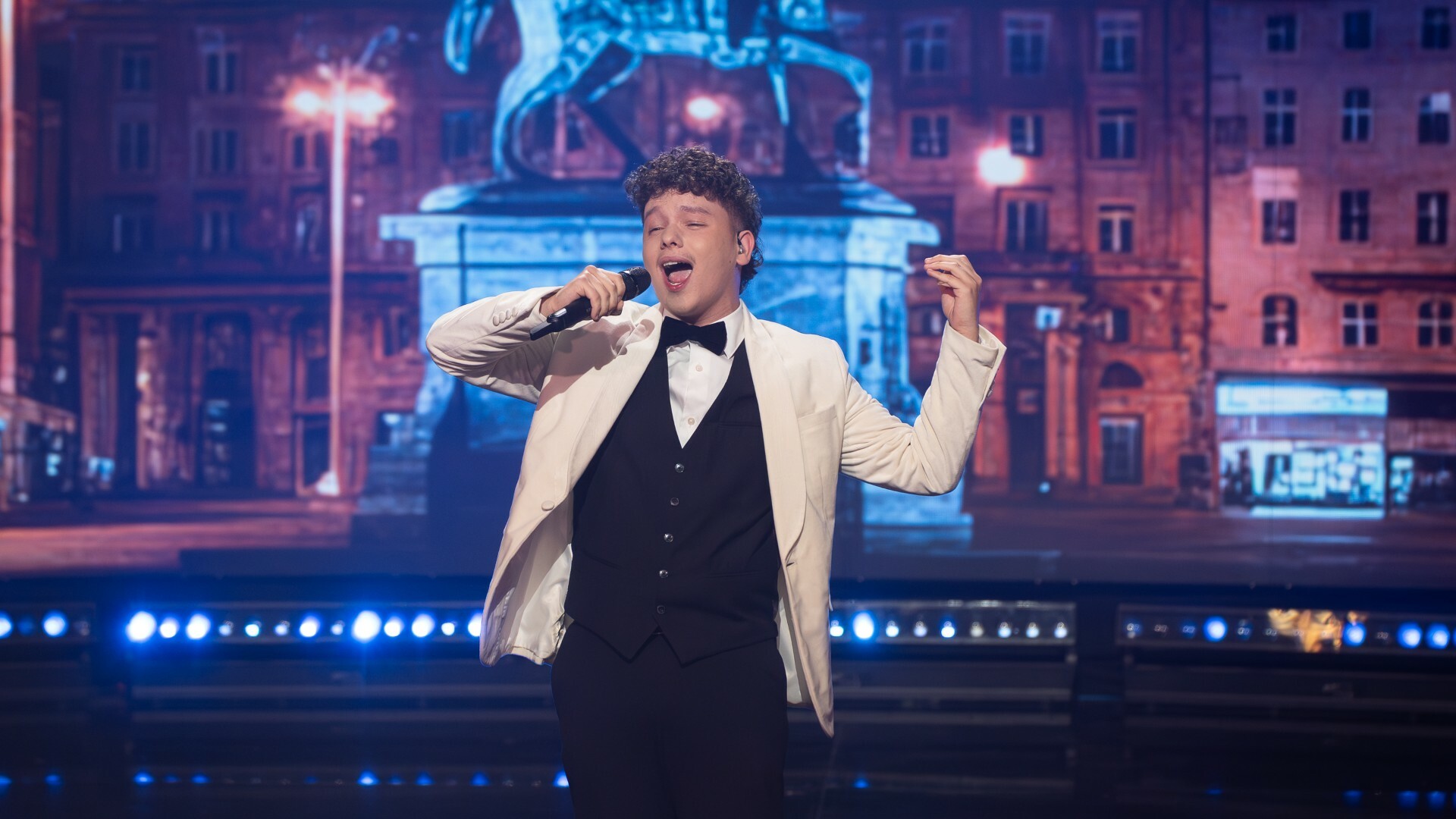 Filip je pravi gospon čovek! Zapamtite njegovo ime jer uskoro će puniti ...