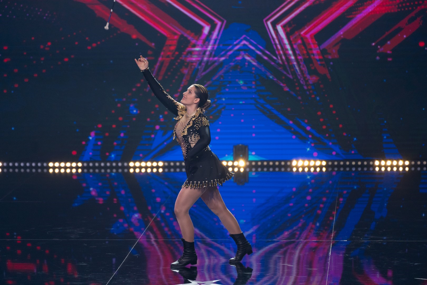 Andrea je dokazala da su ona i njen mažoret i više nego dovoljni!