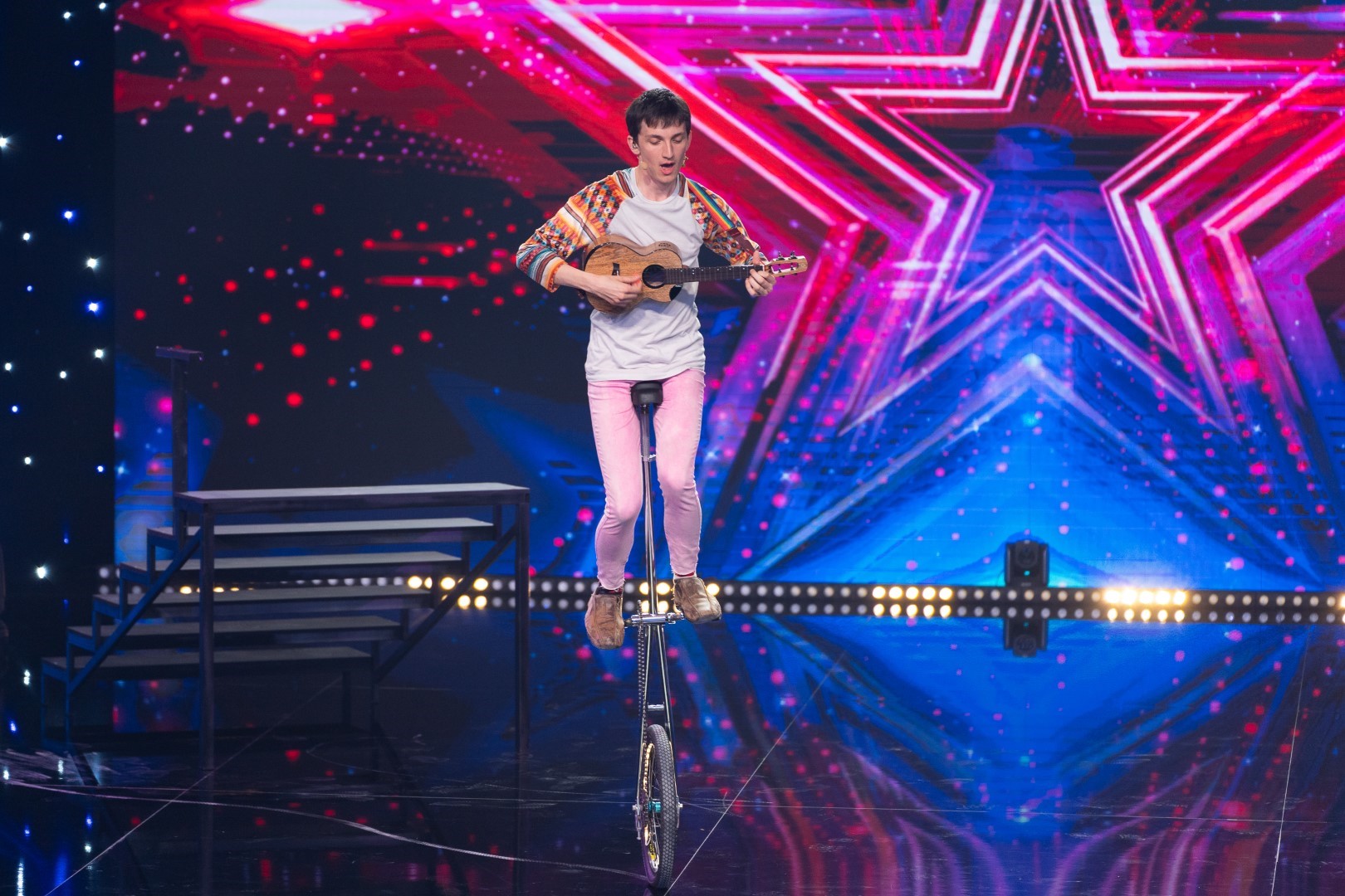 Ovo se zove multitasking! Jedva čekamo vidjeti što sve još može raditi ...