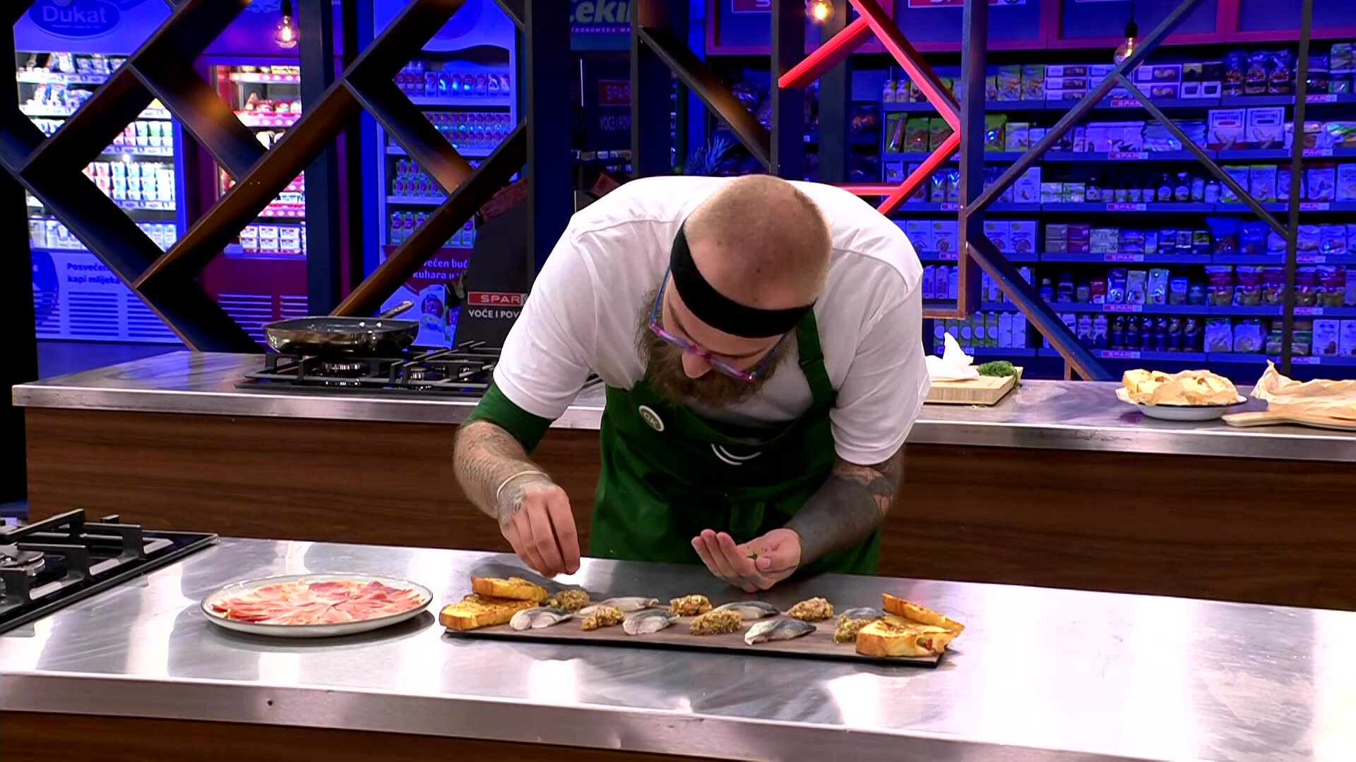 Ivan se zapravo pobrinuo da je pršut daleko od požara! "E moj Ivane!"