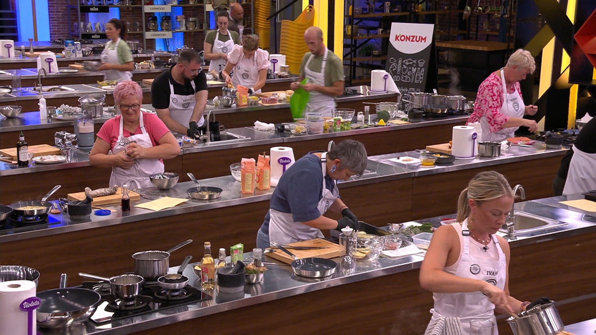 TOP 23 natjecatelja prvi put zajedno u MasterChef kuhinji! Nisu svjesni ...