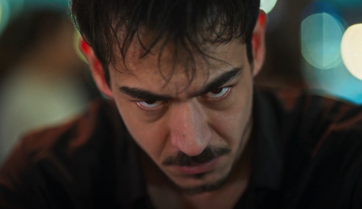 Ups! Mislila je da je izbjegla tu temu, a onda je on sve zakomplicirao